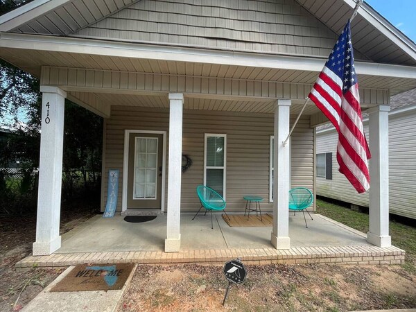 Near Downtown, Dining & Base - Beach Flow Bungalow - Pensacola, FL