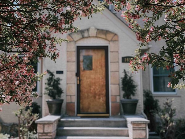 Charming City Tudor, Charming City Tudor Get Away - Saint Paul, MN