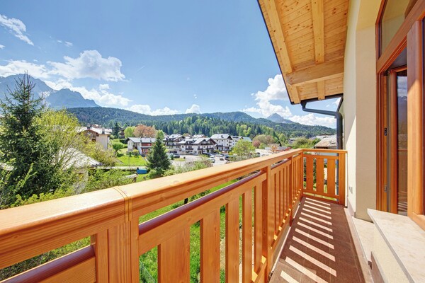 Room '5- Affittacamere Nene Mansarda' With Mountain View, Shared Terrace And Wi-fi - Pieve di Cadore
