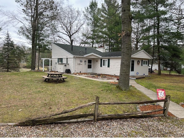 Serene 3-bedroom Cottage With Wifi On Secord Lake In Gladwin - Greenwood Lake, Alger