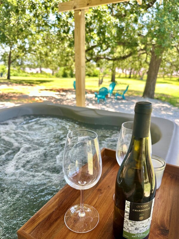Peaceful Lakefront Cabin Getaway With A Private Jacuzzi In Texoma Shores Resort - Silo, OK