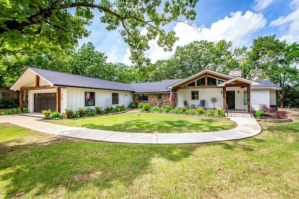 Sunsets, Swimming And Siestas In Remodeled Lakehouse In Heber Springs - Heber Springs, AR