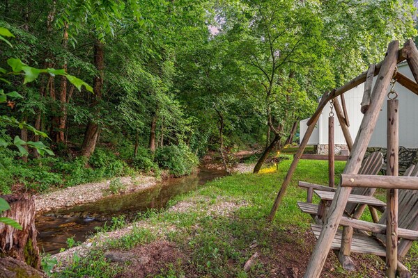 Relaxing Retreat | Woods, Wifi, Porch, And Serenity - Table Rock Lake