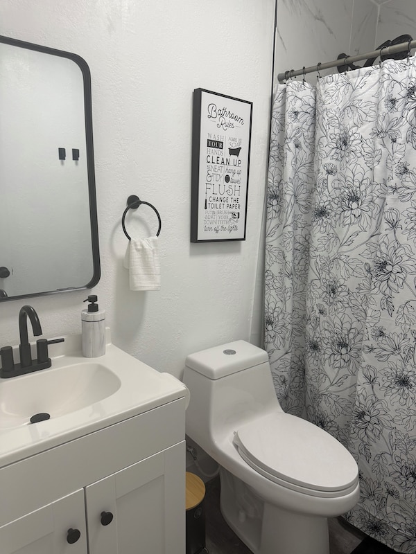 Charming 1-bedroom Apartment With Ac, Wifi In Enchanting Lehigh Acres - Lehigh Acres, FL