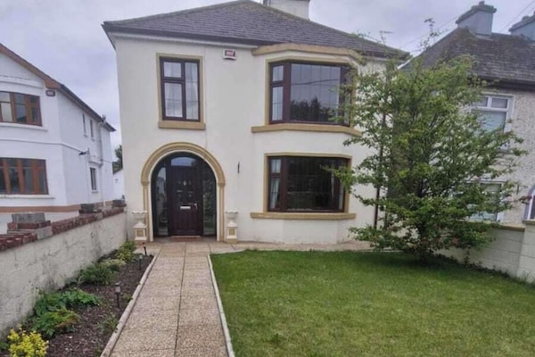 Abbeyfeale Home - Sleeps 6 - Convenient Location - County Kerry