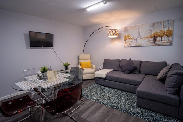 1 Bed-sleeps 4-private Garden-free Parking - Hemel Hempstead
