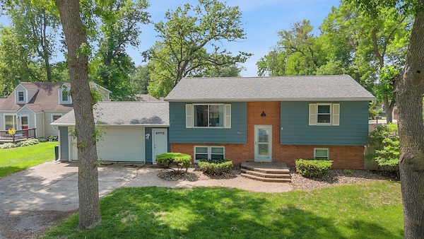 4-bedroom House In Brilliant Clear Lake With Ac, Wifi. Enjoy Your Stay - Clear Lake, IA