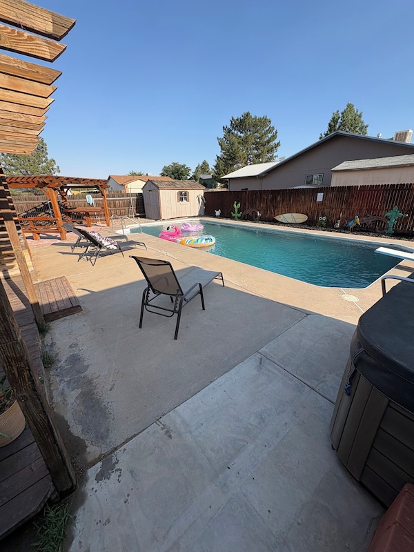 Charming 3-bedroom House With A Ton Of Amenities. - Farmington, NM