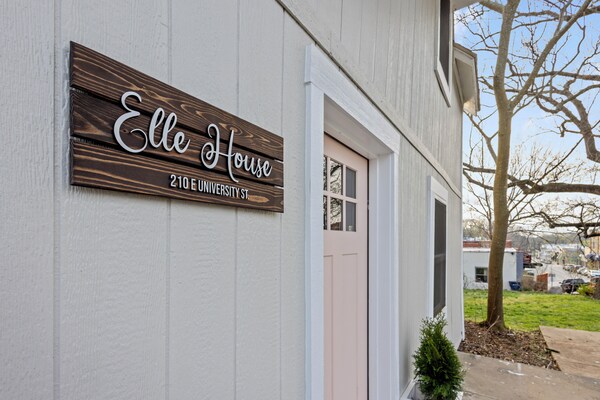 Elle House\n4 Bedroom House In Historic Downtown Siloam Springs - Siloam Springs, AR