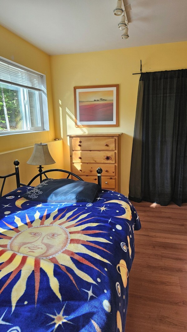 Railway Road Bed& Breakfast Shawnigan Lake, Bc, Minutes Walk To Lake. - Cowichan Bay