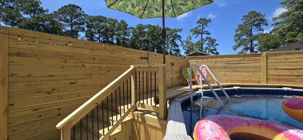 Beautiful Home With A Private Hottub And Pool, Only Three Miles From Emerald Isle Beach - Swansboro, NC