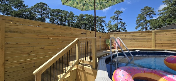 Beautiful Home With A Private Hottub And Pool, Only Three Miles From Emerald Isle Beach - Emerald Isle, NC