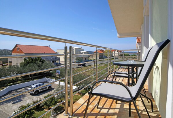 2-bedroom Luxury Villa Surrounded By Mountain Views Just Minutes From The Beach! - Šibenik