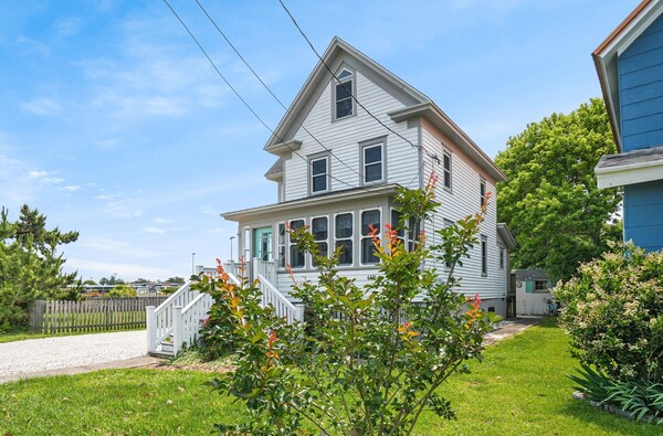 Sunset Bay Cottage - Main Street Charm With Water Views! - Chincoteague, VA