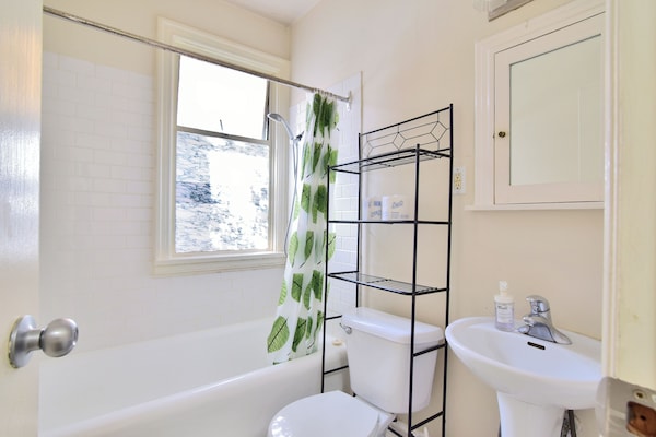 Pet Friendly Furnished 2 Bedroom @ 935 Jervis - Vancouver
