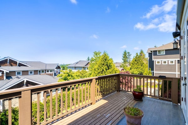 Stylish Bellevue 5br/2.5ba Upper Unit | Lego Fun! - Bellevue, WA