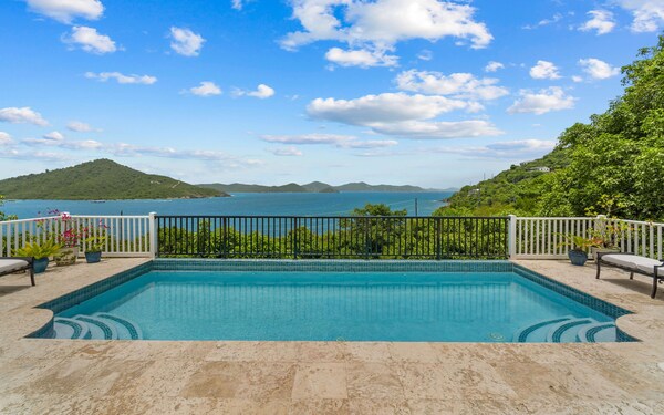 Stunning 3-bed/bath Villa With Ac, Wifi, & Solar Perched Above Lovely Coral Bay - East End