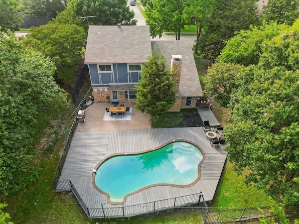 Best Of Garland | Pool, Cinema Rm, Bbq (3bd/2.5ba) - Dallas, TX