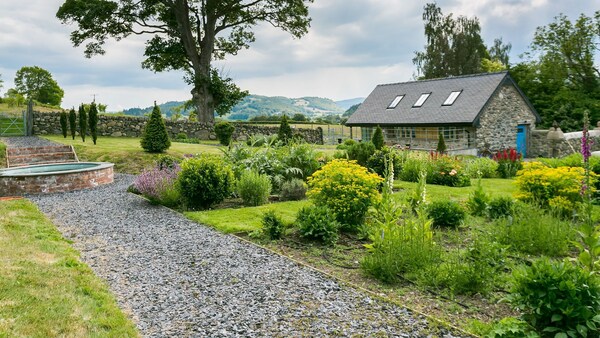 Bwthyn Ysgubor - Sleeps 4 Guests  In 2 Bedrooms - 康維