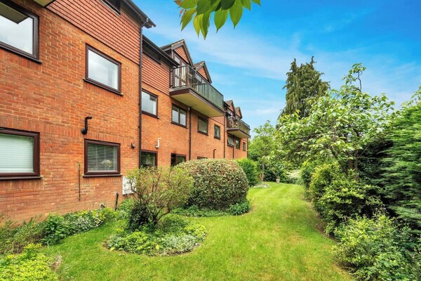 Comfort, Classy & Modern Flat Close To Harry Potter & London - Watford