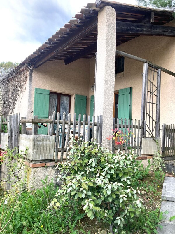 Maison 6 Personnes, Avec Piscine Et Jardin Clos - Valensole