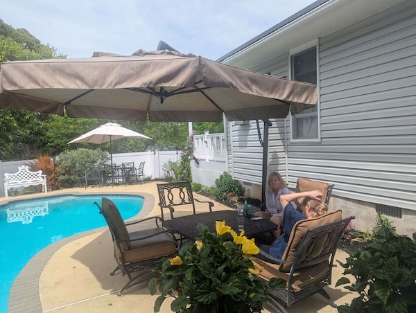 Luxury Pool Loft Sleeps 4 - Pasadena, MD