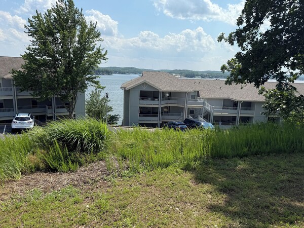 Charming 3-bedroom, 3 Bathroom Condo On Mile Marker 12 Of Lake Of The Ozarks. - Sunrise Beach, MO