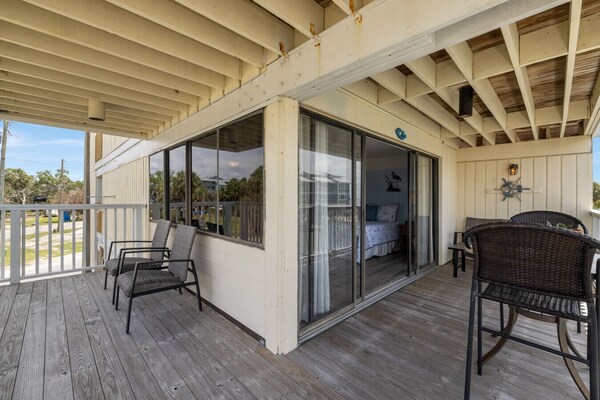 Corner Unit ~ King Bed ~ Sunset Views - Cedar Key, FL