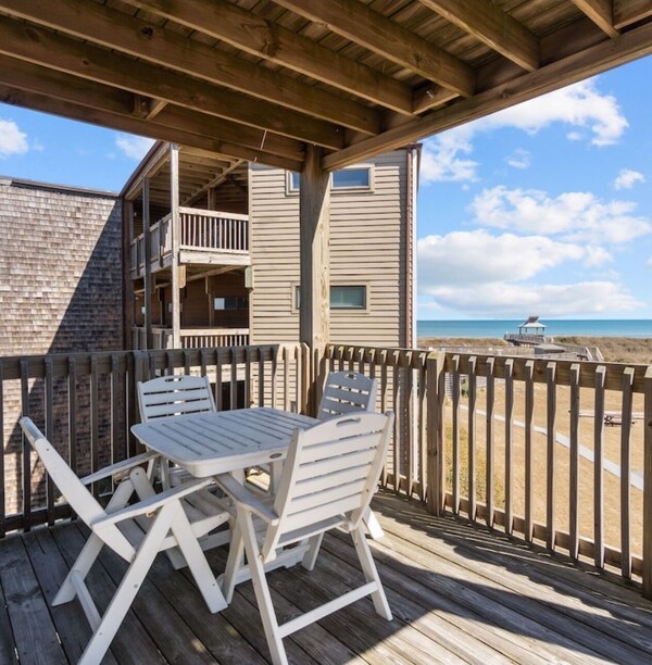 Colony By The Sea End Unit With Ocean Views From Every Window!! - Duck, NC