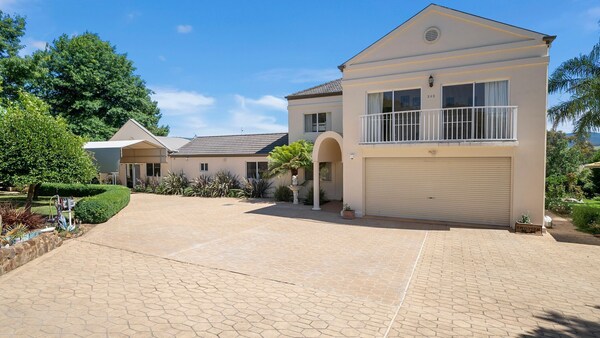 Buffalo River Retreat - 5 Bedroom - Myrtleford