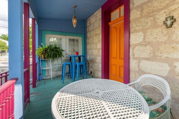 Vibrant Location~artistic Home~downtown~king Bed - San Antonio