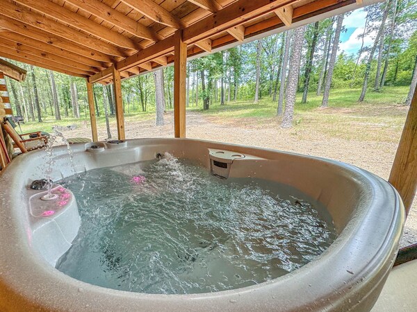 Luxury Retreat, Private Hot Tub, Romantic Getaway - Bismarck, AR
