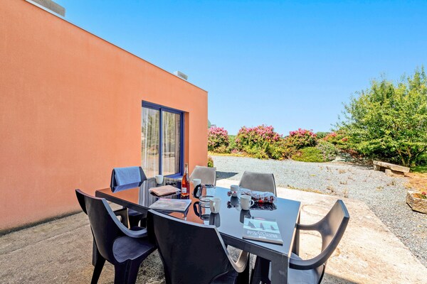 Maison De Vacances 'Gîte De Pen Ar Mor' Avec Terrasse Privée, Jardin Privé Et Wi-fi - Cléder