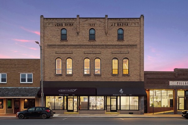 Spacious 5-bedroom Historic House In Montgomery, Mn - Minnesota