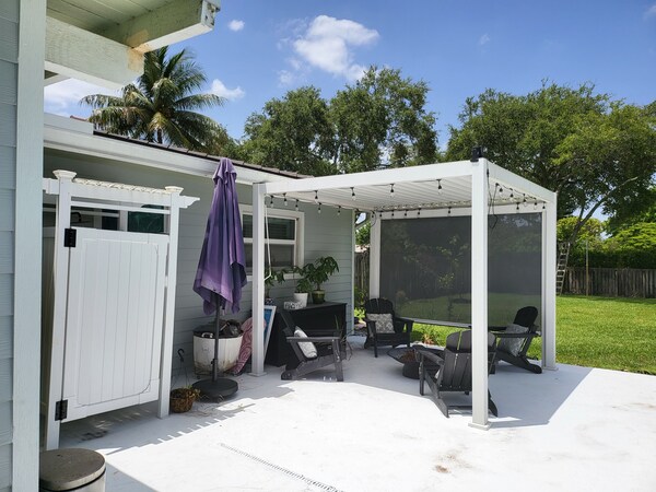 Spacious 4-bedroom House In Family Friendly Coral Springs With All Amenities. - Coral Springs, FL