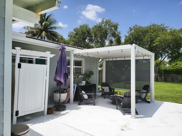 Spacious 4-bedroom House In Family Friendly Coral Springs With All Amenities. - Coral Springs, FL
