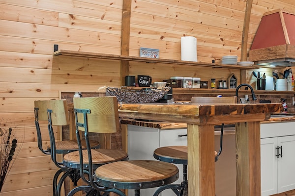 Family Escape In The Forest  Hot Tub, Fire Pit, Loft For Kids & Peaceful Views - Arkansas