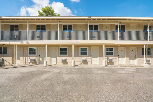 Relaxing 1-bedroom Apt W/ Queen Bed & Bath - Houston