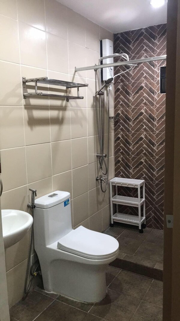 Chic 1-bedroom Apartment In Awesome Angeles City With Wifi, Ac - Angeles