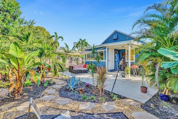 Garden Grove, Dania Getaway - Dania Beach, FL