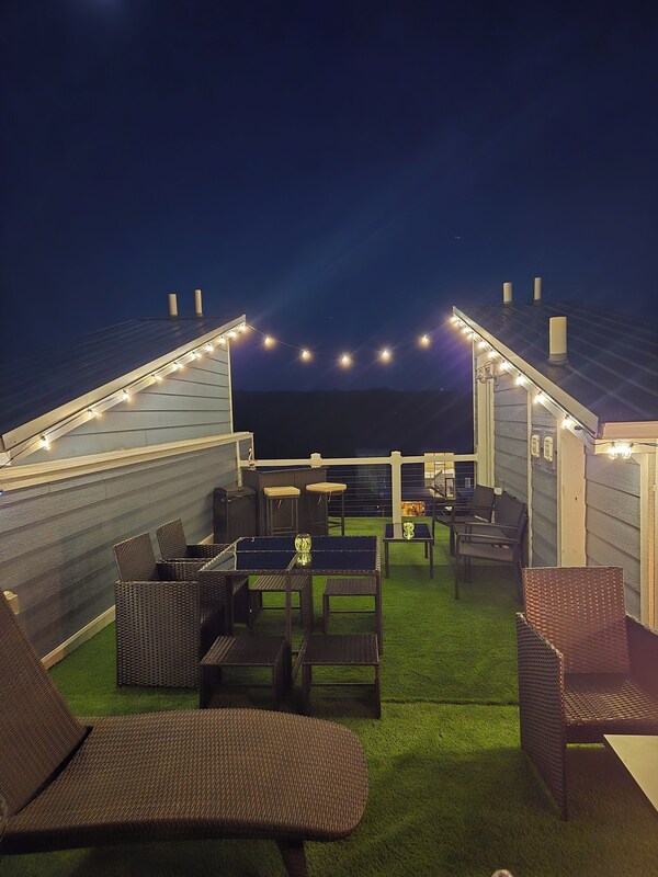 Stunning Waterfront Rooftop In Heritage Harbor Sleeps 10-11! - Illinois