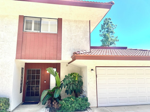 Charming 3-bedroom Townhome - Bakersfield, CA