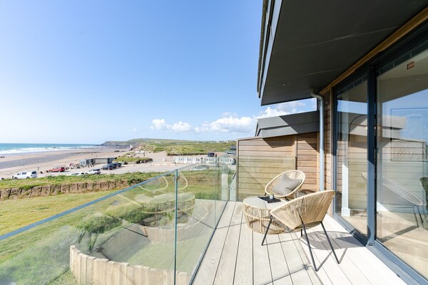 The Beacon Is A Five Bedroomed Terraced Seafront Retreat With Incredible Views Of Widemouth Bay. It - Crackington Haven