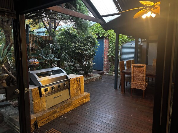 Stylish South Terrace House- Only Steps To Beach, Bars & Restaurants - Fremantle