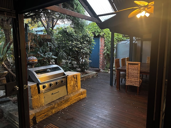 Stylish South Terrace House- Only Steps To Beach, Bars & Restaurants - Fremantle