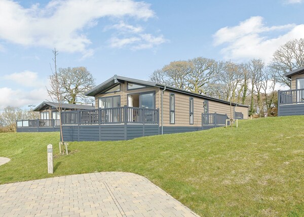 Fresh And Contemporary Styled Lodge. - Devon