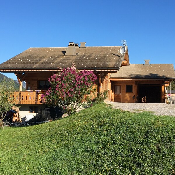 Chalet La Roseraie, 200 M From The Petit Chatel Ski Lifts - Les Portes du Soleil