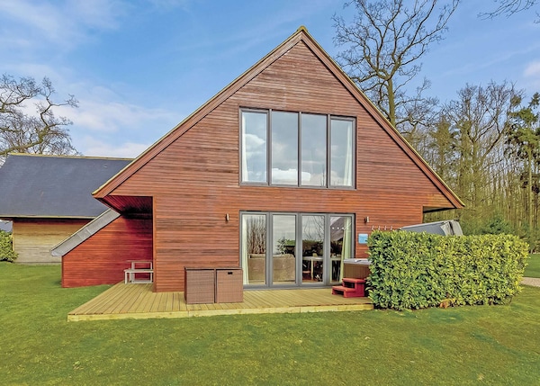 Super Stylish, Luxury, Modern Two Storey Lodge With Contemporary Interior Design. - Pocklington