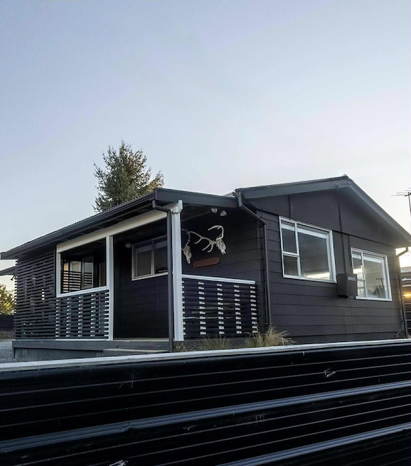 Stagger Inn - Cosy Hydro Home - Twizel