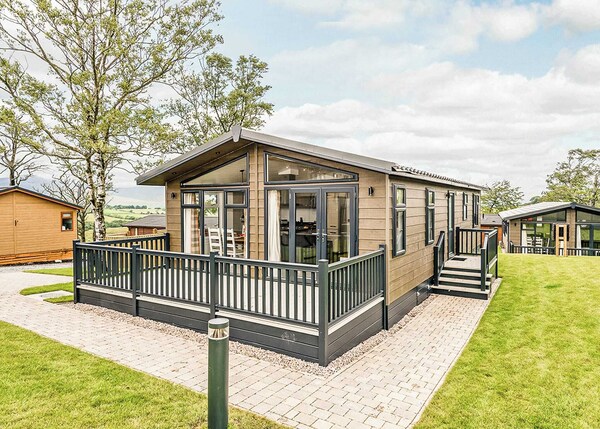 This Luxurious Lodge Is Ideal For Family Or Friends To Enjoy Exploring The Beautiful Countryside. - Dumfries and Galloway